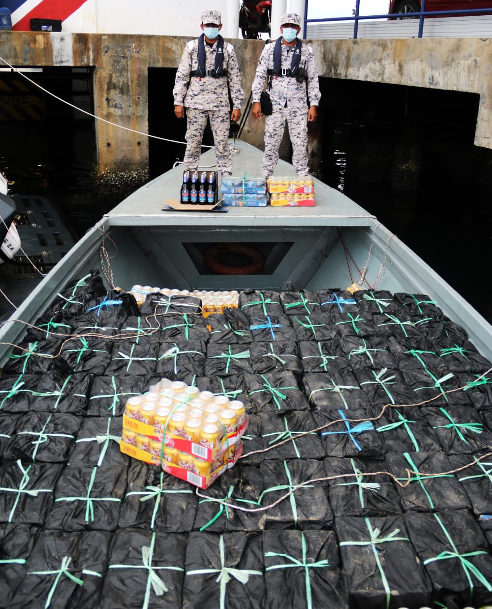 Maritim Zon Labuan berjaya rampas minuman keras beserta bot pancung dan ...