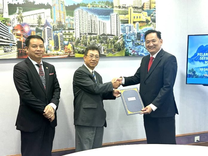 Francis Chong dilantik Presiden Majlis Perbandaran Penampang - Borneo ...