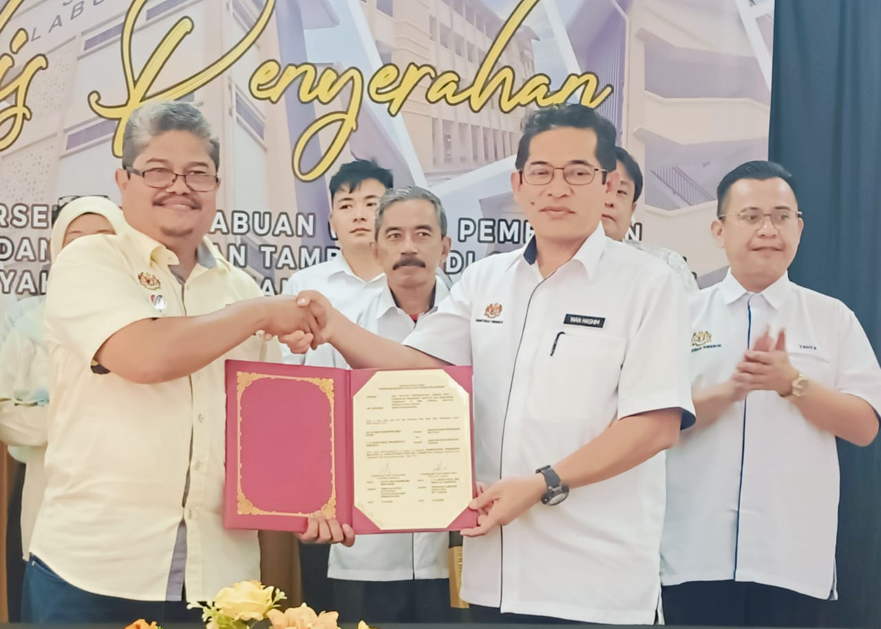 Projek Pembangunan Semula SMK Labuan di serah kepada KPM - Borneo Daily ...